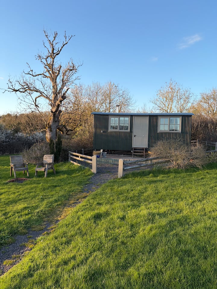 Luxury Shepherd’s Hut With Epic Somerset Views - Frome