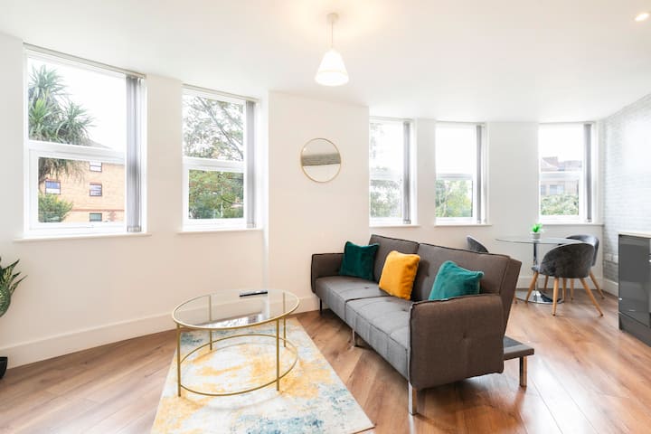 Stylish Flat In Romford - 5 Min To Elizabeth Line - Romford