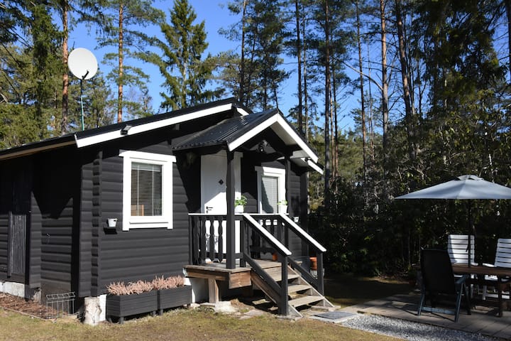 Mysig Stuga I Skogsmiljö, 5min Promenad Till Havet - Dalarö