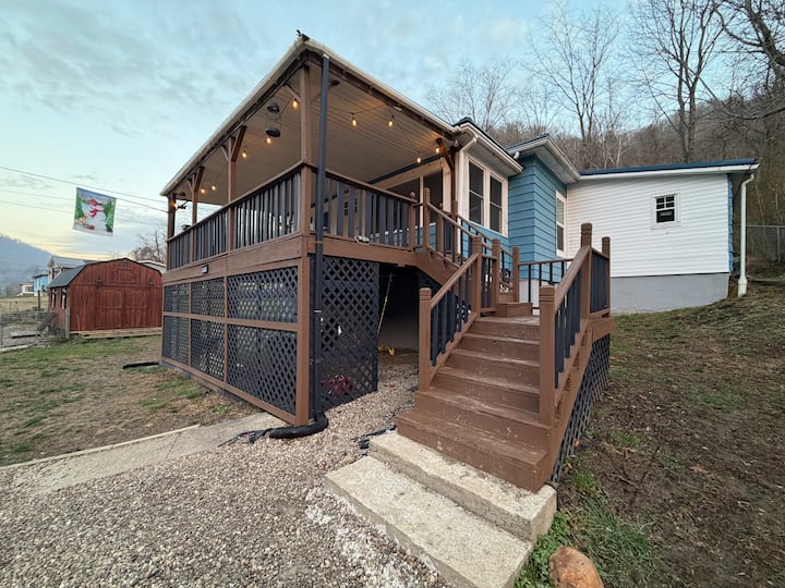 Mountainside Home - Smithers, WV