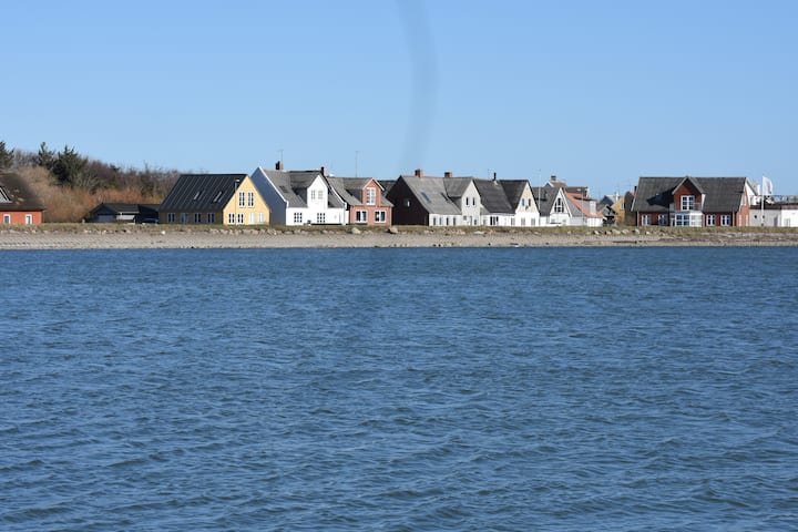 Den Gamle Strandgaard Ved Vandet, Med Egen Strand. - デンマーク