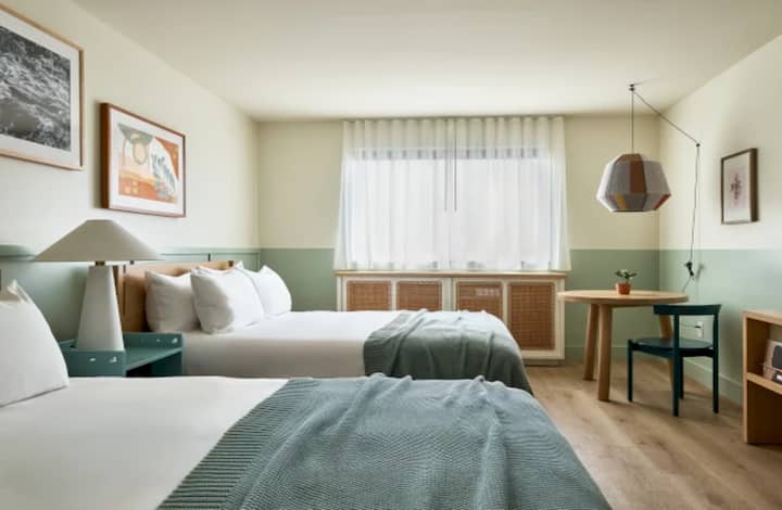 Wayfinder Newport | Premium 2queen | 2 Units - Newport, RI