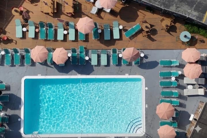 Wayfinder Newport | King Parlor | Pool | 2 Units - Newport, RI