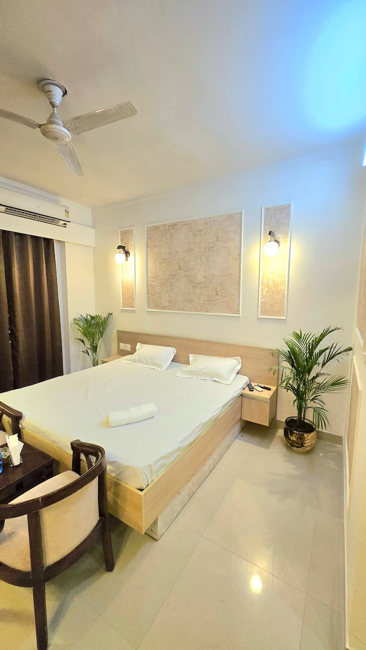 Modern Studio With Balcony & Road View - Noida