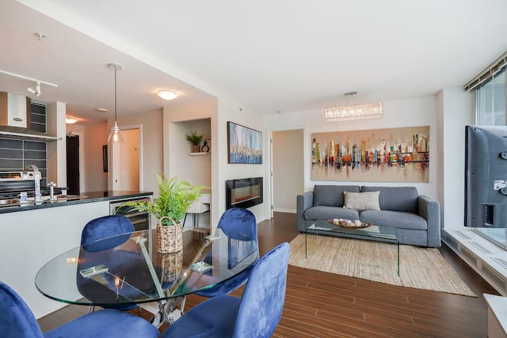 Gorgeous Unit With City Views - Vancouver