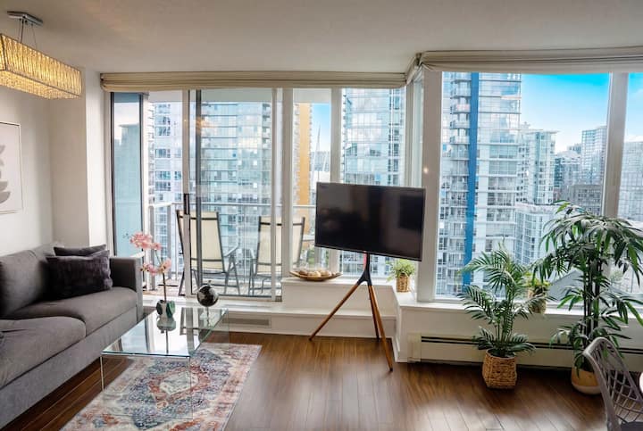 Gorgeous Unit With City Views - Vancouver