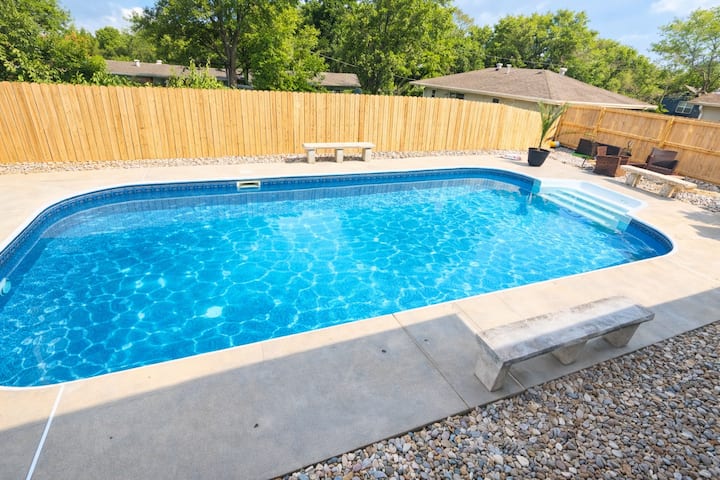 Fifa Ready Retreat | Private Pool - International Plaza, Kansas City