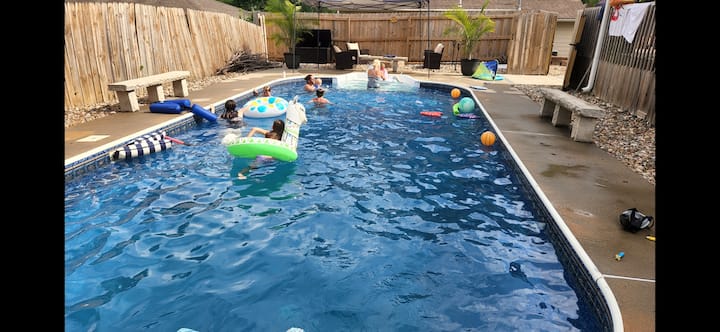 Studio Apt With Private Pool. - Typhoon, Kansas City