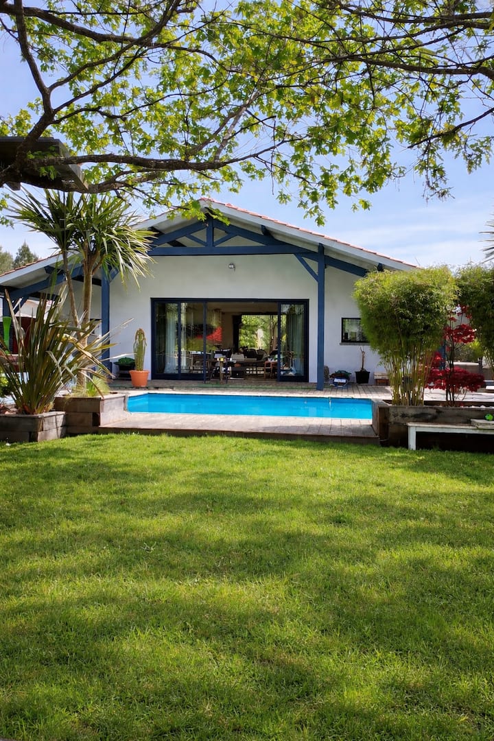 Grande Villa Avec Piscine, Salle  Cinéma - Mios