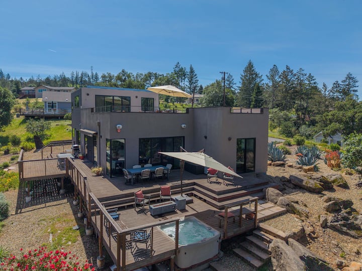 Modern Hillside Retreat | Hot Tub | Views | Bocce - Santa Rosa, CA