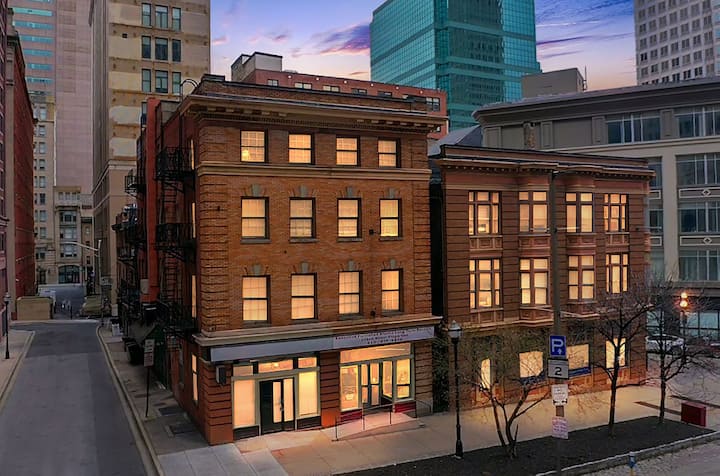 Modern Downtown Stay Near Harbor & Stadiums - Baltimore, MD