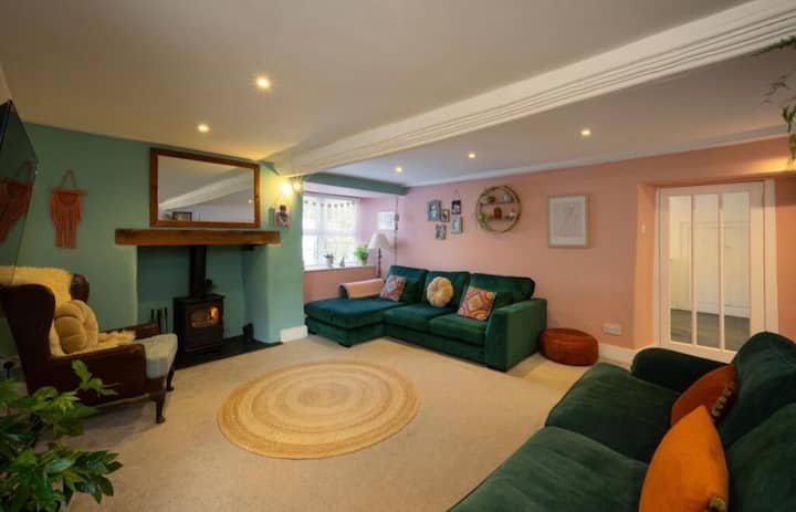 Coastal Cottage, Original Charm & Sunny Courtyard - Westward Ho!