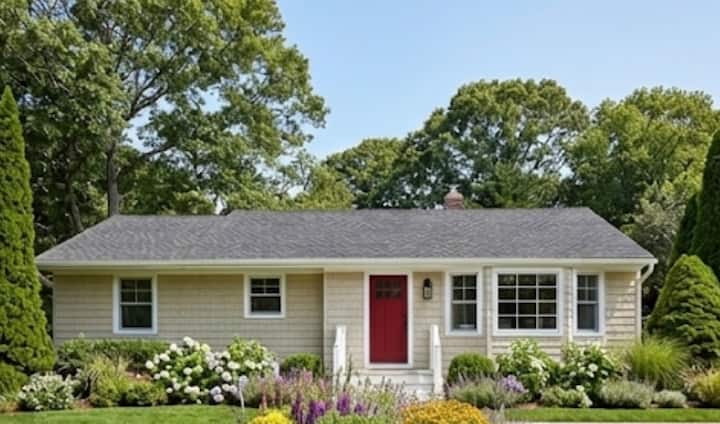 A Hamptons Getaway In A Quiet Neighborhood. - Hampton Bays, NY