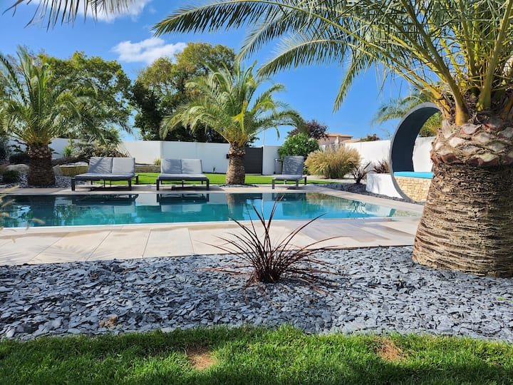 Villa D’exception De 200m² Avec Piscine Et Spa - Charron