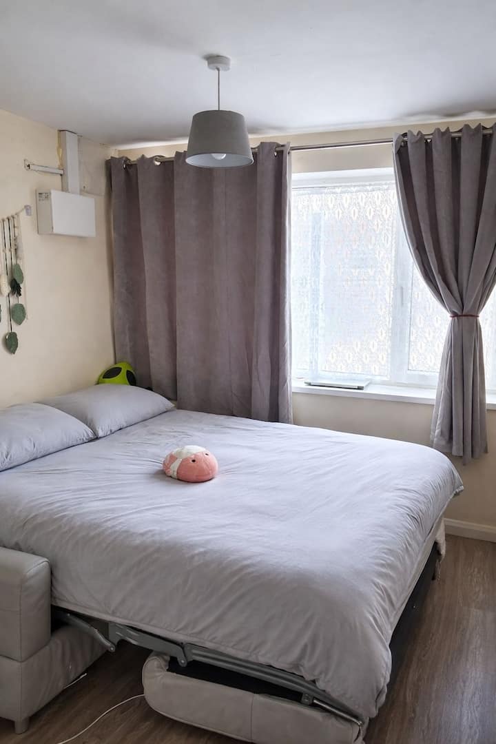 Studio For 2 | Great Location + Breakfast Included - Cork