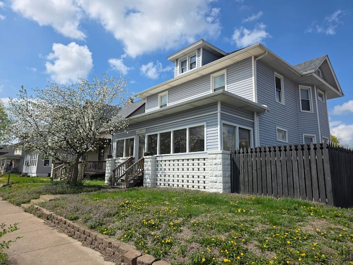 Vintage Peace And Security In Urban Rock Island - Davenport