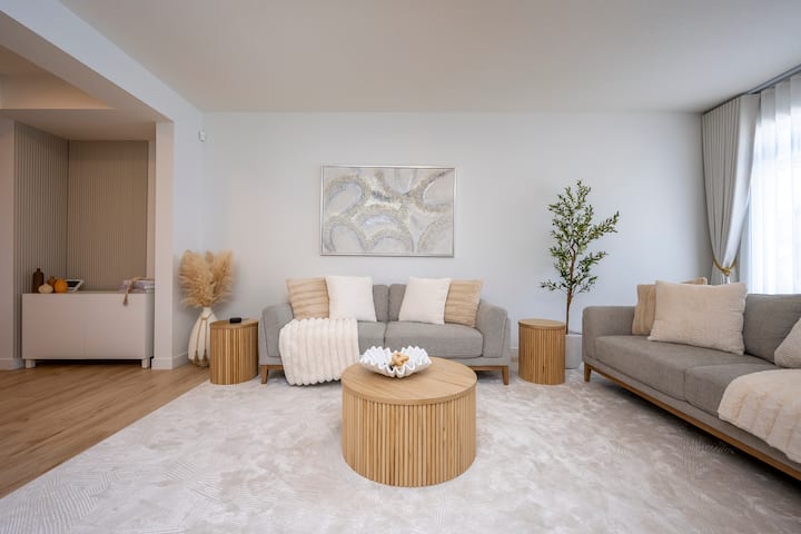 New Designer 3br Home | Quiet Airdrie Retreat - Airdrie