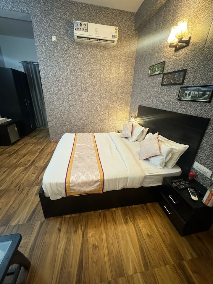 Garnet Suites At Omex Enternity - Vrindavan