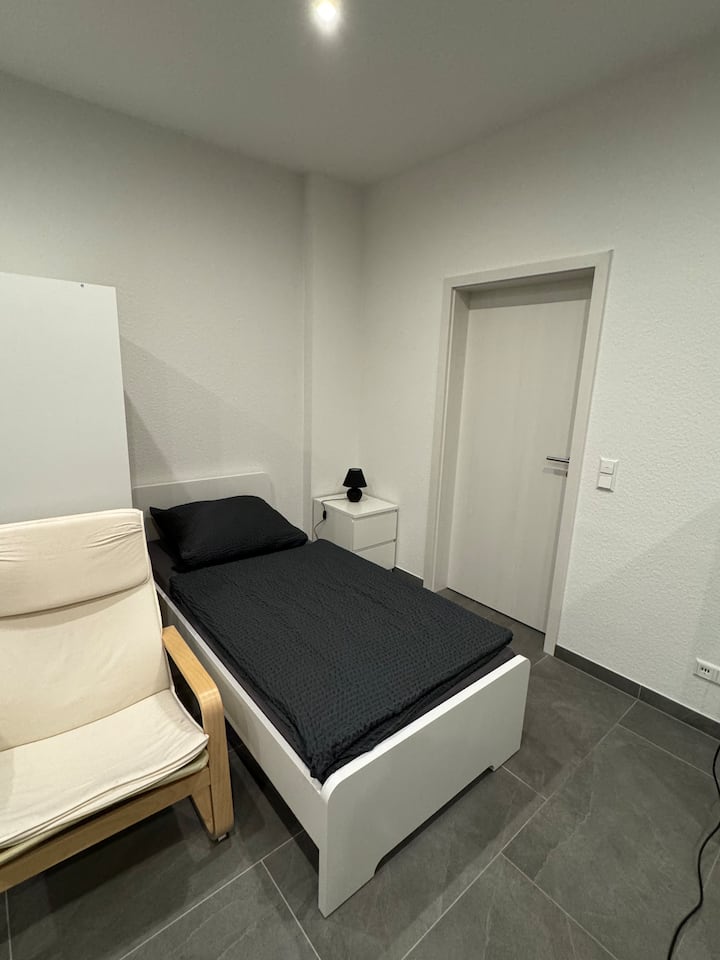 Studio Nahe Daimler | Parkplatz | Self‑check‑in | - Rastatt