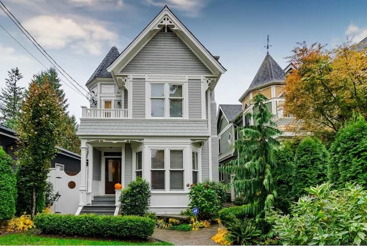 Home In Fort Langley - Langley