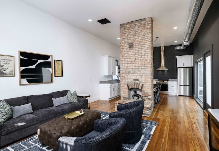 New! Incredible Full Rehab, Sleeps 8, Hot Tub! - Louisville, KY