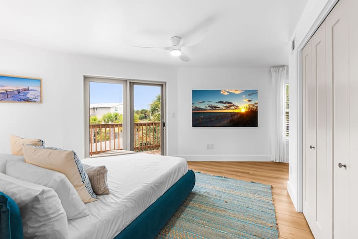 Pet Friendly, Fire Pit+large Backyard |Sandy Mint - Pensacola Beach, FL