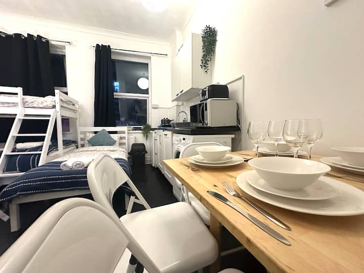 Compact Studio Flat In City Centre - Londyn