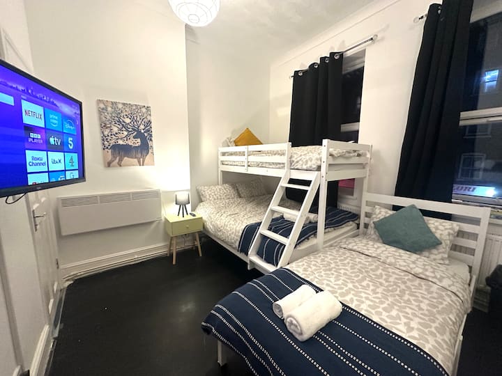 Compact Studio Flat In City Centre - London