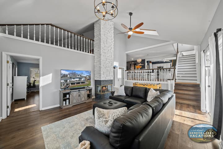 Spacious Home W/hot Tub, Quick Walk To Nightlife - Lake Geneva, WI