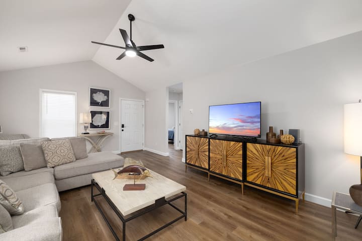 5 Mins To Hpu & Furniture Market | Modern 3br Gem - High Point, NC