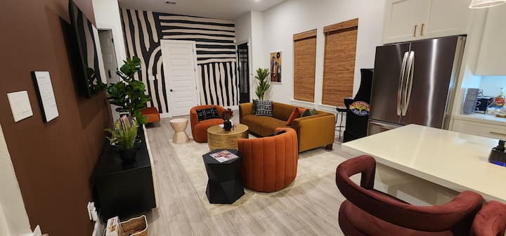 Honey Reserve Downtown W Hot Tub N Arcade/karaoke - Houston, TX
