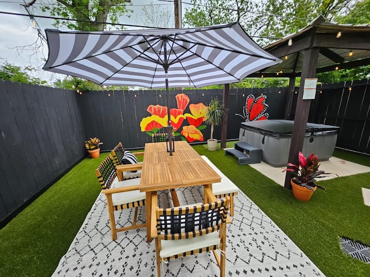 Downtown Bloom And Fly With Hot Tub/sauna/arcade - Houston, TX