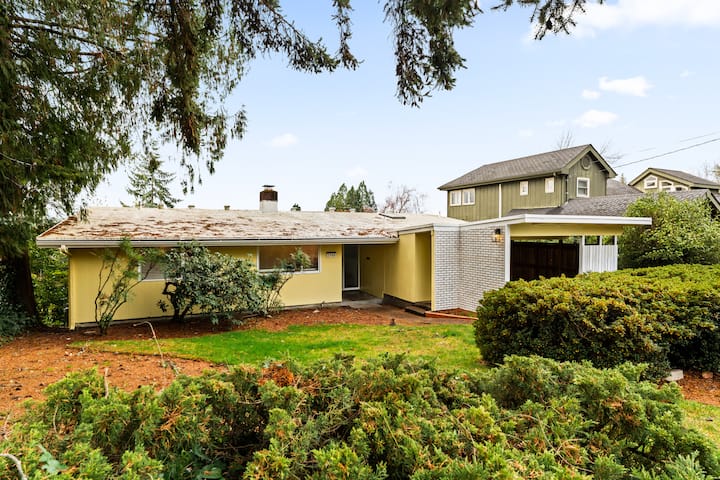 Eugene Gem Near Uofo | Hot Tub + Huge Yard - Eugene, OR