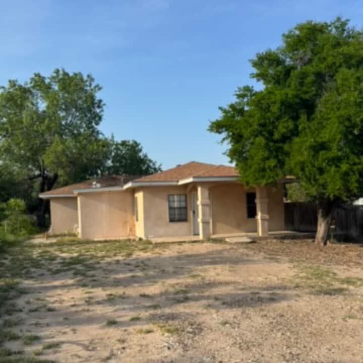 2 Bedroom One Bath Home. Conveniently Located. - 羅馬－洛斯薩恩斯