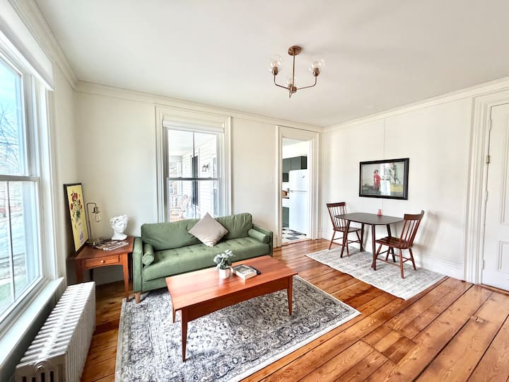 Downtown Brunswick 1st Fl Sun Drenched With Porch - Brunswick, ME