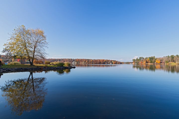 Sun-washed Lake House| Lakefront Home W/ Kayaks - Bethel, NY