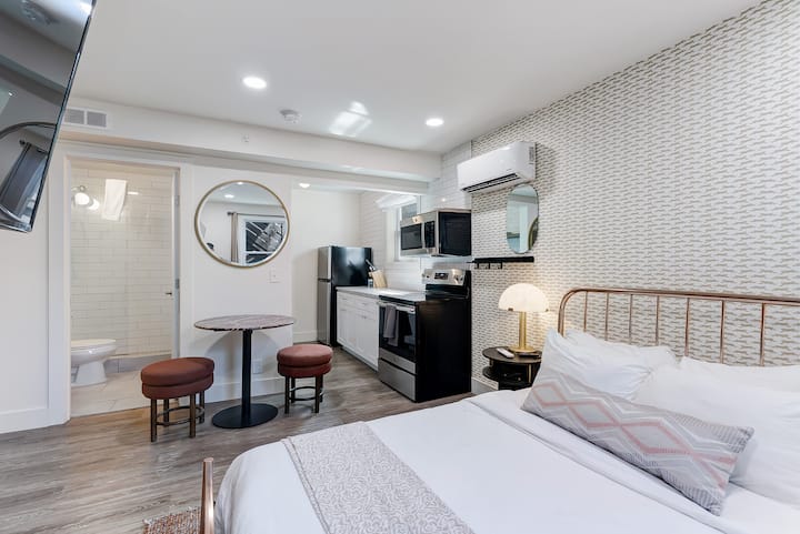 Charming Studio Apartment Queen Bed Midtown - Nashville, TN