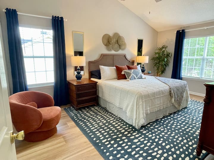 3 Bdr 2.5 Br Cottage In The Heart Of Holly Springs - Cary, NC