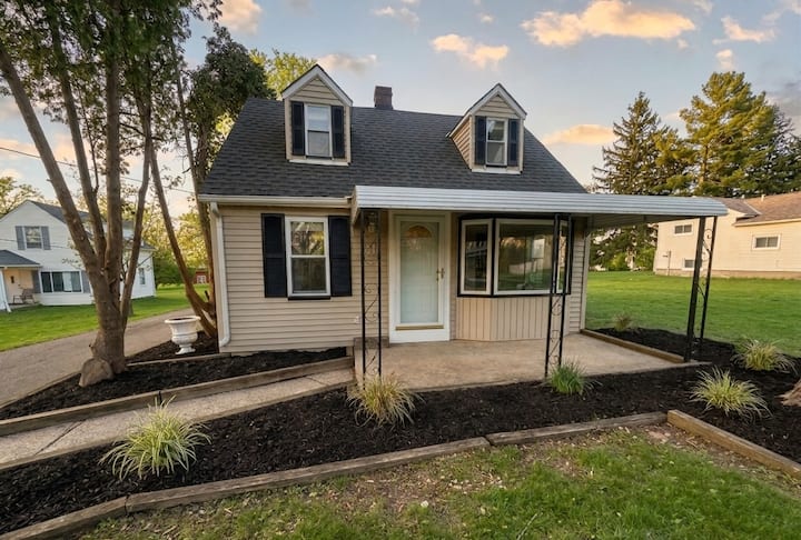 Modern Comforts & Renovated Home To Yourself - Macedonia, OH
