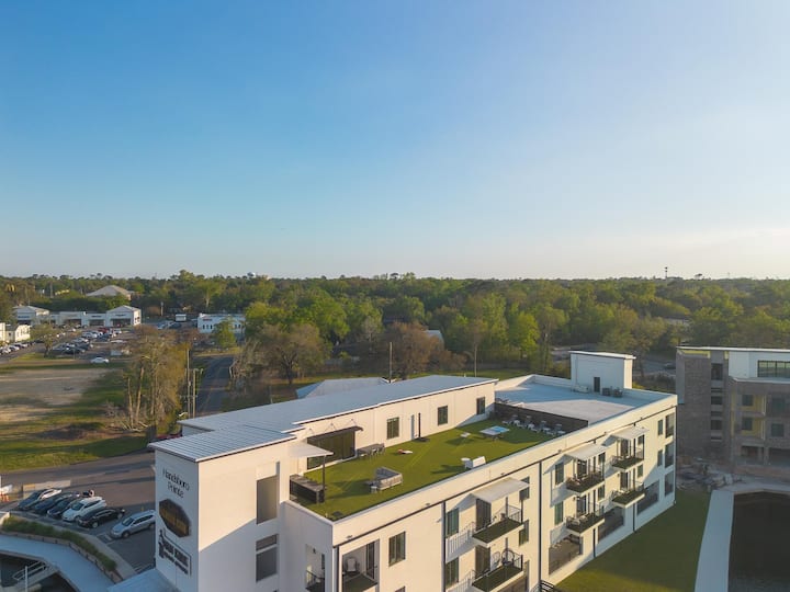 Penthouse With 3000 Sqft Rooftop Terrace, Oh My! - Biloxi, MS