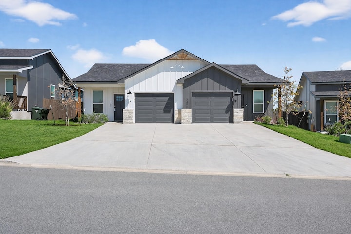 New! 6 Br Duplex W/fenced Yard, Pet-friendly! - Temple, TX