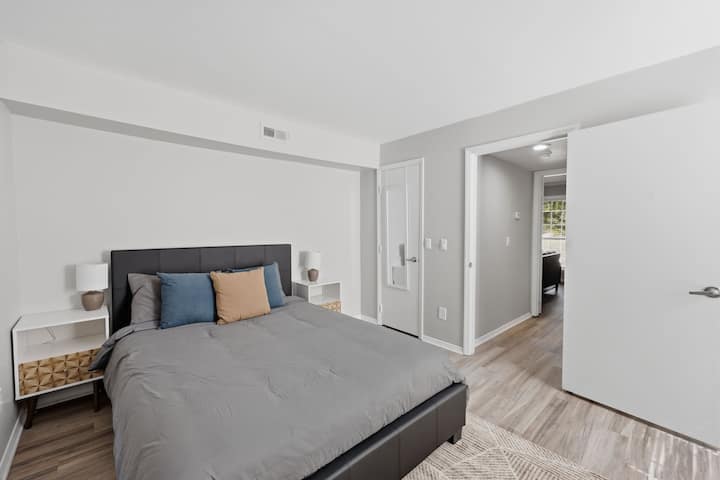 Relaxing Retreat At The Domain Near Downtown - Raleigh, NC