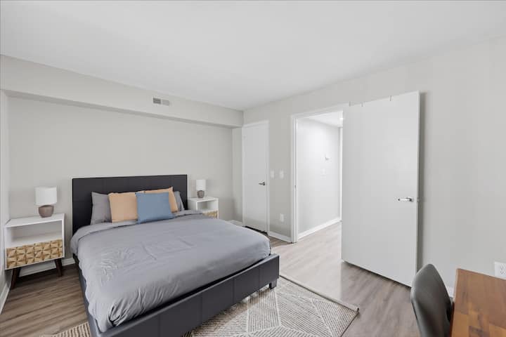 Modern Comfort At The Domain Near Raleigh - Raleigh, NC