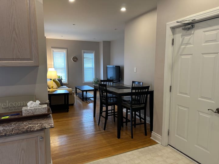 Charlotte House-1 Bedroom Apt In Warm Century Home - Peterborough, ON, Canadà