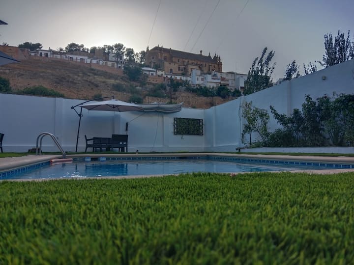 Estudio Luna: Vistas Históricas Y Estilo Rústico - Antequera