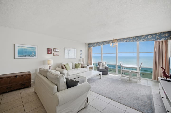 Virginia Beach Beachfront Condo / Private Balcony - Virginia Beach, VA