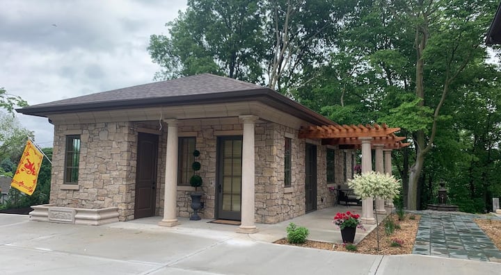The Wee Hoose - Parkville, MO