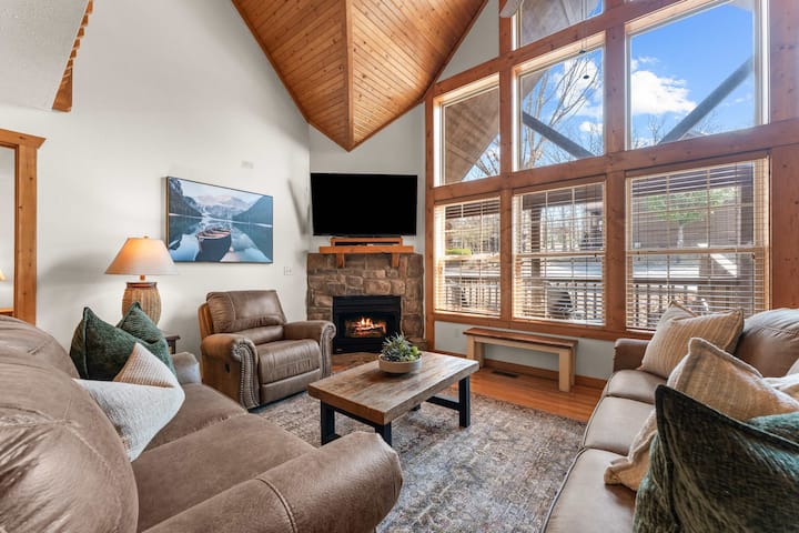 Bunk Beds! Fireplace! Three Pools! - Branson, MO