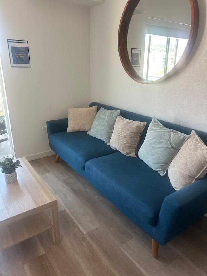 Hollywood Sing View, Balcony, Parking, Pool, Gym - Beverly Hills, CA