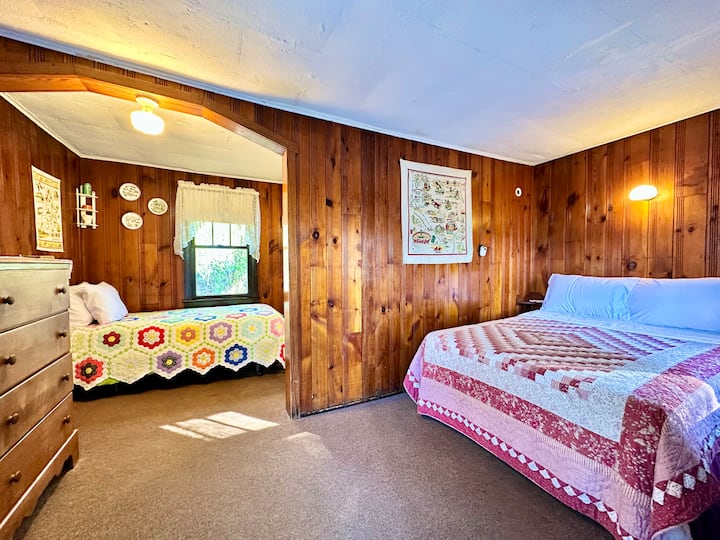 Vintage Motor Court {Cabin 11} - Shawnee State Park, Schellsburg